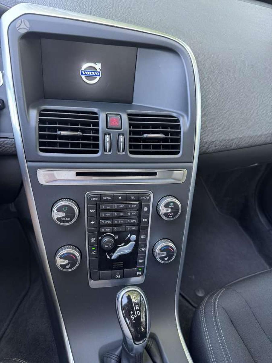 Grey Volvo XC60 2014 in Alytus, with an engine capacity of 1.98 L and mileage of 253 thousand km for 7499 €, photo 23 on AUTOMOTO.COM.LV