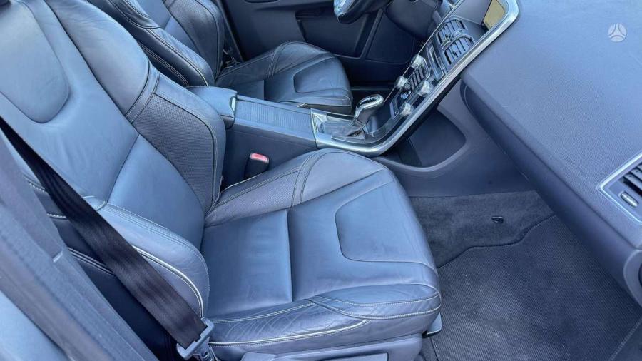 Pelēks Volvo XC60 2014 Ukmergė, ar dzinēja tilpumu 1.97 L un nobraukumu 380 tūkst. km par 8200 €, foto 13 vietnē AUTOMOTO.COM.LV