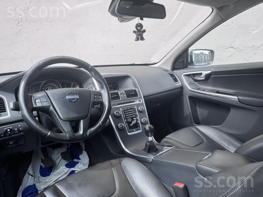 Grey Volvo XC60 2014 in Riga, with an engine capacity of 2.00 L and mileage of 204 thousand km for 8350 €, photo 8 on AUTOMOTO.COM.LV