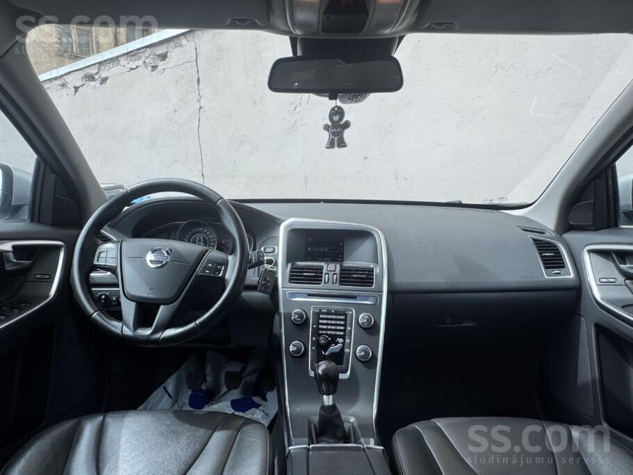 Grey Volvo XC60 2014 in Riga, with an engine capacity of 2.00 L and mileage of 204 thousand km for 8350 €, photo 9 on AUTOMOTO.COM.LV