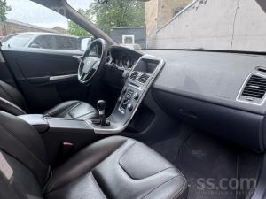 Grey Volvo XC60 2014 in Riga, with an engine capacity of 2.00 L and mileage of 204 thousand km for 8350 €, photo 10 on AUTOMOTO.COM.LV