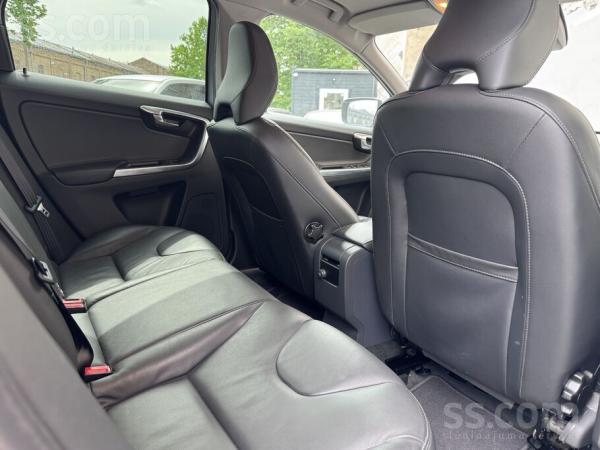 Grey Volvo XC60 2014 in Riga, with an engine capacity of 2.00 L and mileage of 204 thousand km for 8350 €, photo 10 on AUTOMOTO.COM.LV