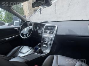 Grey Volvo XC60 2014 in Riga, with an engine capacity of 2.00 L and mileage of 204 thousand km for 8350 €, photo 13 on AUTOMOTO.COM.LV