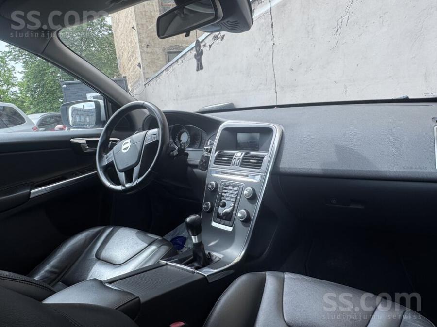 Grey Volvo XC60 2014 in Riga, with an engine capacity of 2.00 L and mileage of 204 thousand km for 8350 €, photo 13 on AUTOMOTO.COM.LV