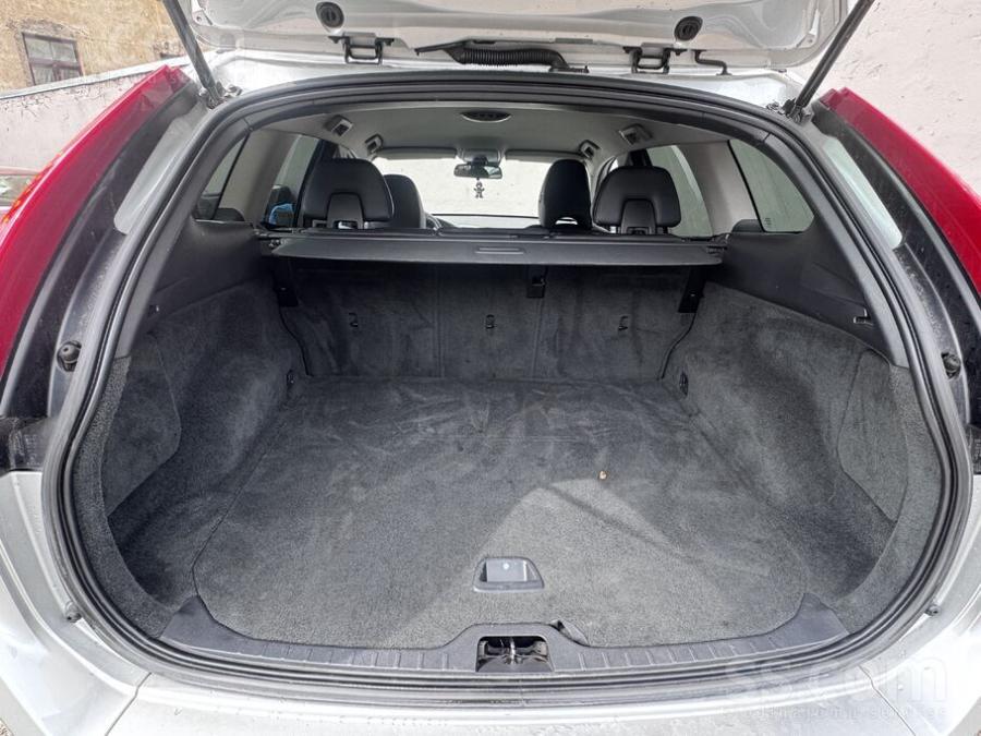 Grey Volvo XC60 2014 in Riga, with an engine capacity of 2.00 L and mileage of 204 thousand km for 8350 €, photo 14 on AUTOMOTO.COM.LV