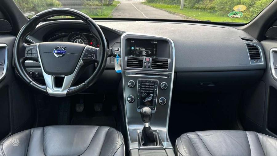 Grey Volvo XC60 2014 in Vilnius, with an engine capacity of 1.98 L and mileage of 271 thousand km for 11150 €, photo 16 on AUTOMOTO.COM.LV