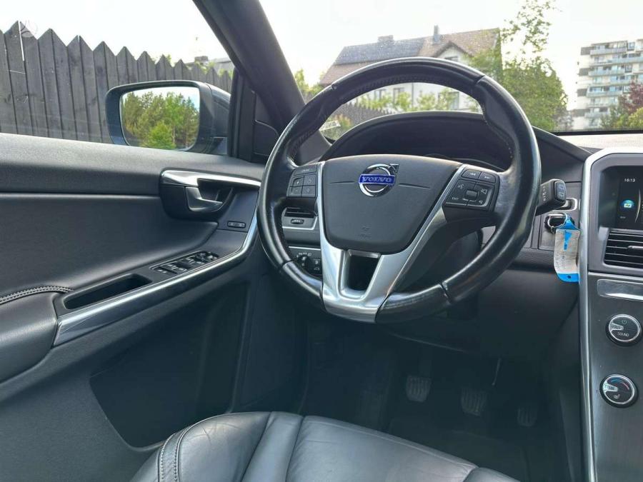 Grey Volvo XC60 2014 in Vilnius, with an engine capacity of 1.98 L and mileage of 271 thousand km for 11150 €, photo 17 on AUTOMOTO.COM.LV