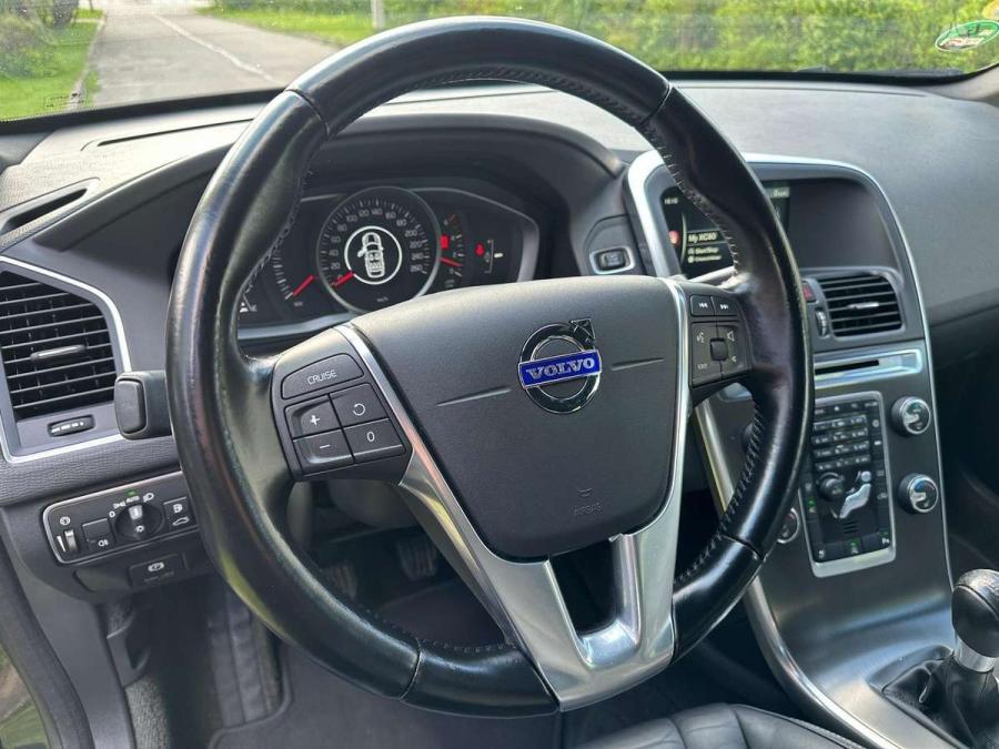 Grey Volvo XC60 2014 in Vilnius, with an engine capacity of 1.98 L and mileage of 271 thousand km for 11150 €, photo 18 on AUTOMOTO.COM.LV