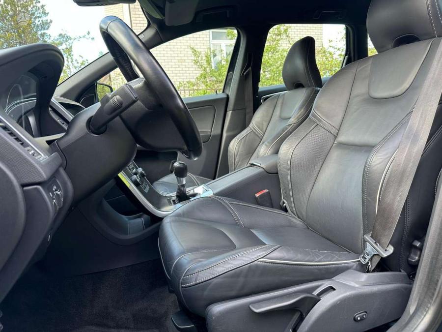 Grey Volvo XC60 2014 in Vilnius, with an engine capacity of 1.98 L and mileage of 271 thousand km for 11150 €, photo 22 on AUTOMOTO.COM.LV