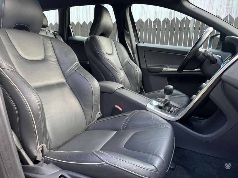 Grey Volvo XC60 2014 in Vilnius, with an engine capacity of 1.98 L and mileage of 271 thousand km for 11150 €, photo 23 on AUTOMOTO.COM.LV