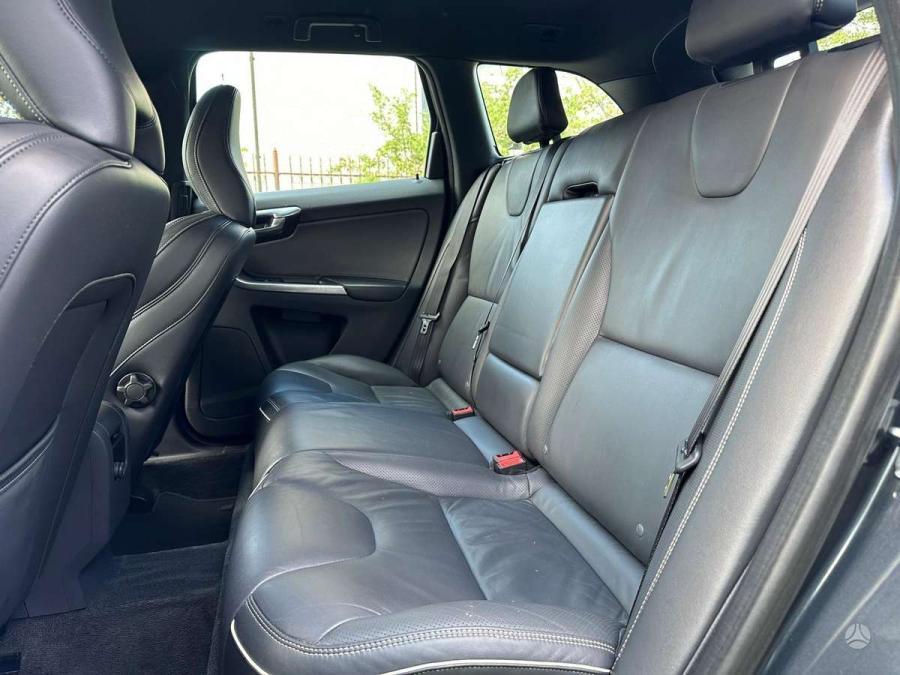 Grey Volvo XC60 2014 in Vilnius, with an engine capacity of 1.98 L and mileage of 271 thousand km for 11150 €, photo 24 on AUTOMOTO.COM.LV