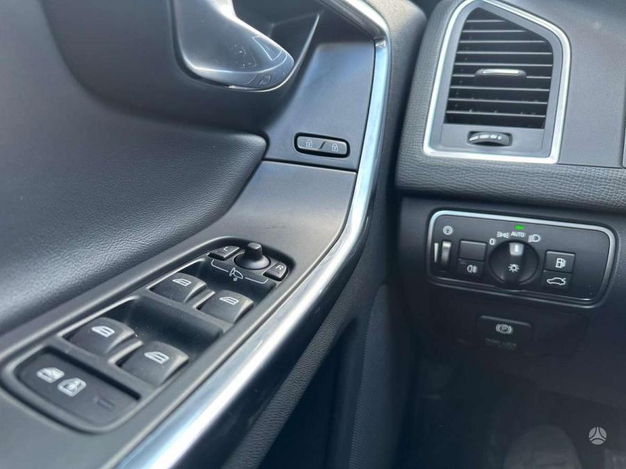 Grey Volvo XC60 2014 in Vilnius, with an engine capacity of 1.98 L and mileage of 271 thousand km for 11150 €, photo 27 on AUTOMOTO.COM.LV