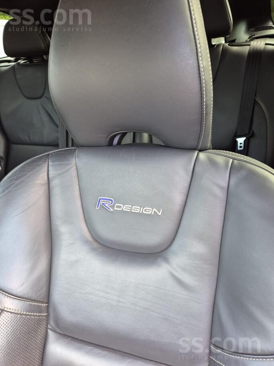 Grey Volvo XC60 2014 in Riga, with an engine capacity of 2.00 L and mileage of 316 thousand km for 8990 €, photo 16 on AUTOMOTO.COM.LV
