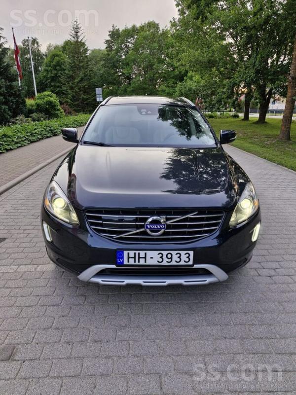 Grey Volvo XC60 2014 in Saldus, with an engine capacity of 2.40 L and mileage of 225 thousand km for 14000 €, photo 5 on AUTOMOTO.COM.LV