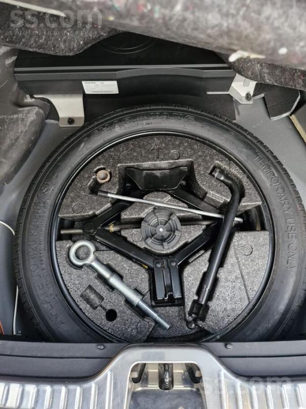 Grey Volvo XC60 2014 in Saldus, with an engine capacity of 2.40 L and mileage of 225 thousand km for 14000 €, photo 9 on AUTOMOTO.COM.LV
