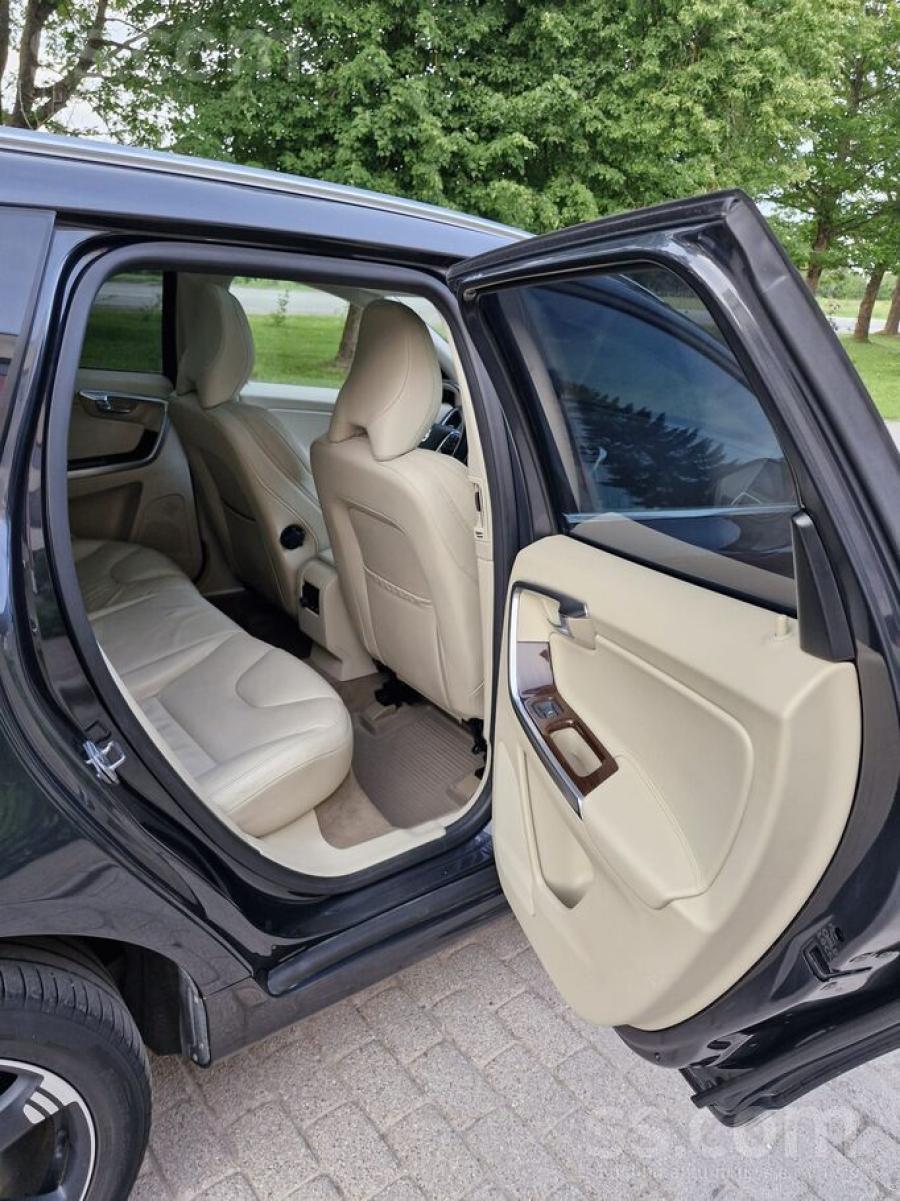 Pelēks Volvo XC60 2014 Saldus, ar dzinēja tilpumu 2.40 L un nobraukumu 225 tūkst. km par 14000 €, foto 12 vietnē AUTOMOTO.COM.LV