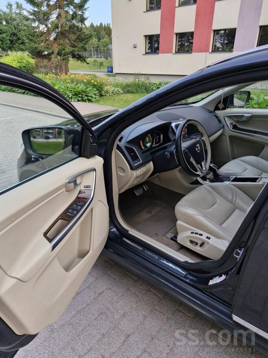 Pelēks Volvo XC60 2014 Saldus, ar dzinēja tilpumu 2.40 L un nobraukumu 225 tūkst. km par 14000 €, foto 14 vietnē AUTOMOTO.COM.LV