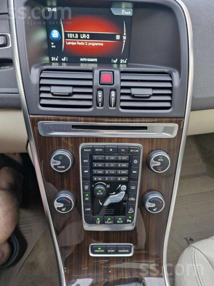 Pelēks Volvo XC60 2014 Saldus, ar dzinēja tilpumu 2.40 L un nobraukumu 225 tūkst. km par 14000 €, foto 17 vietnē AUTOMOTO.COM.LV