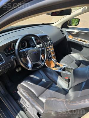 Pelēks Volvo XC60 2014 Rīga, ar dzinēja tilpumu 2.40 L un nobraukumu 244 tūkst. km par 11500 €, foto 9 vietnē AUTOMOTO.COM.LV
