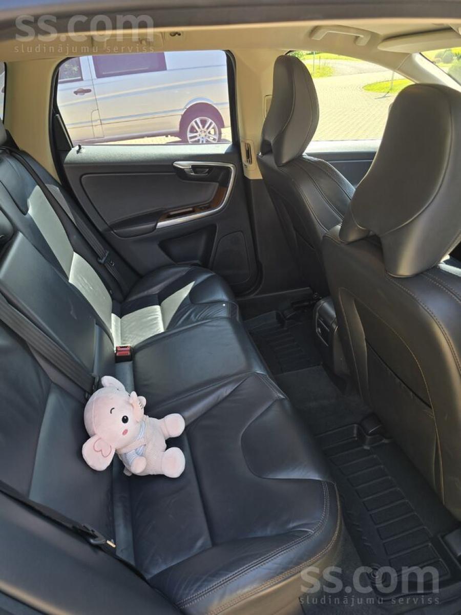 Pelēks Volvo XC60 2014 Rīga, ar dzinēja tilpumu 2.40 L un nobraukumu 244 tūkst. km par 11500 €, foto 11 vietnē AUTOMOTO.COM.LV