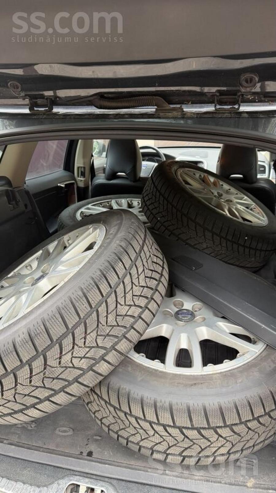 Pelēks Volvo XC60 2014 Rīga, ar dzinēja tilpumu 2.40 L un nobraukumu 244 tūkst. km par 11500 €, foto 15 vietnē AUTOMOTO.COM.LV