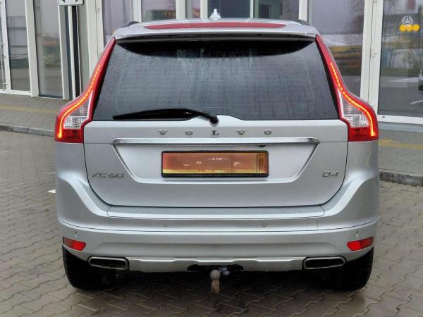 Grey Volvo XC60 2014 in Kaunas, with an engine capacity of 1.97 L and mileage of 275 thousand km for 5999 €, photo 3 on AUTOMOTO.COM.LV