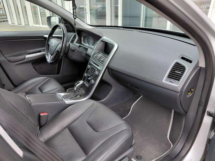 Grey Volvo XC60 2014 in Kaunas, with an engine capacity of 1.97 L and mileage of 275 thousand km for 5999 €, photo 9 on AUTOMOTO.COM.LV
