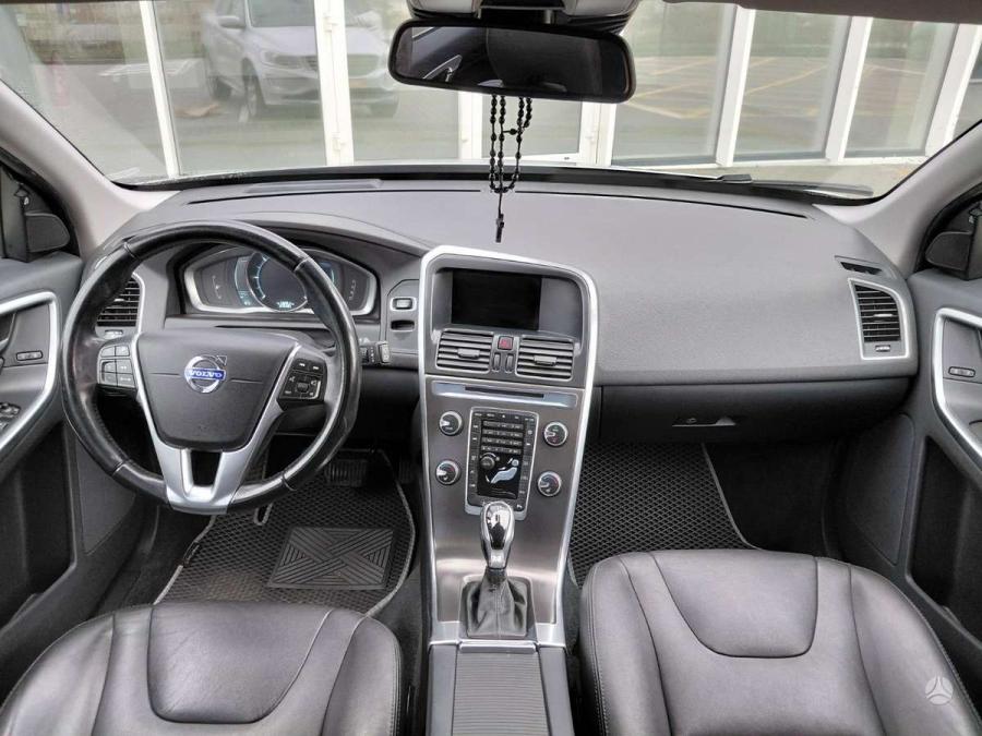 Grey Volvo XC60 2014 in Kaunas, with an engine capacity of 1.97 L and mileage of 275 thousand km for 5999 €, photo 10 on AUTOMOTO.COM.LV
