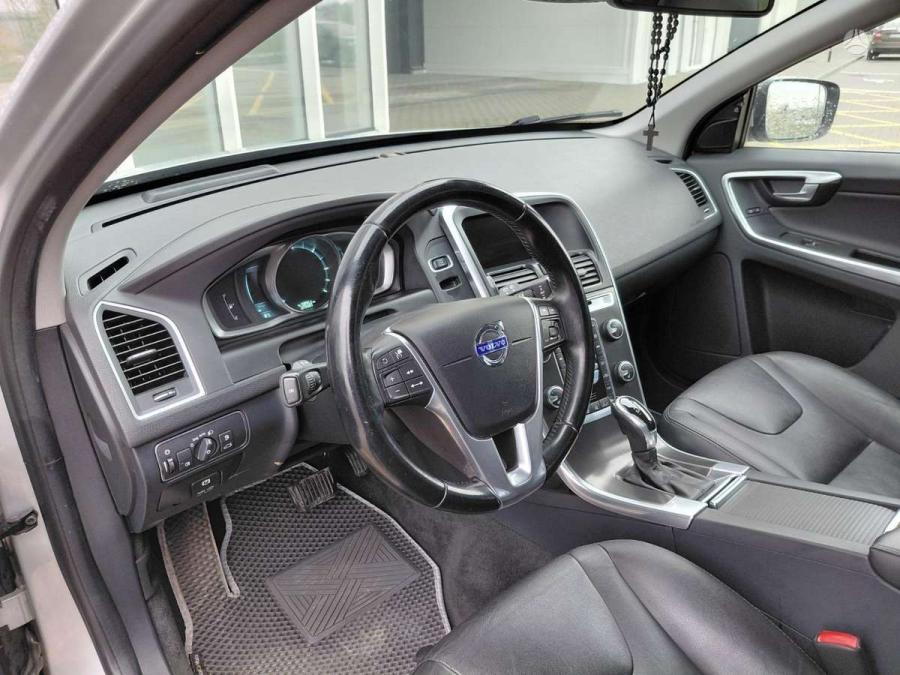 Grey Volvo XC60 2014 in Kaunas, with an engine capacity of 1.97 L and mileage of 275 thousand km for 5999 €, photo 13 on AUTOMOTO.COM.LV