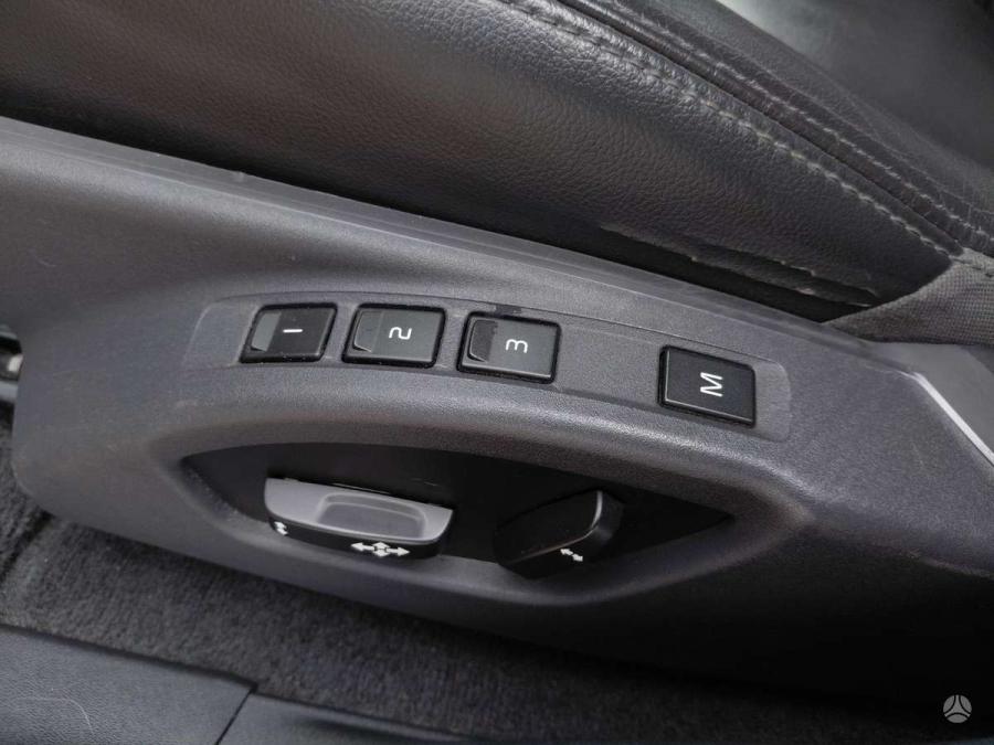 Grey Volvo XC60 2014 in Kaunas, with an engine capacity of 1.97 L and mileage of 275 thousand km for 5999 €, photo 14 on AUTOMOTO.COM.LV