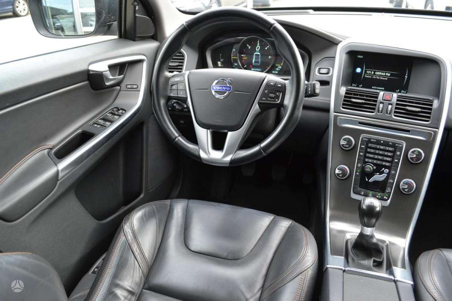 Pelēks Volvo XC60 2014 Viļņa, ar dzinēja tilpumu 2.40 L un nobraukumu 144 tūkst. km par 12900 €, foto 16 vietnē AUTOMOTO.COM.LV