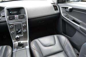 Pelēks Volvo XC60 2014 Viļņa, ar dzinēja tilpumu 2.40 L un nobraukumu 144 tūkst. km par 12900 €, foto 17 vietnē AUTOMOTO.COM.LV