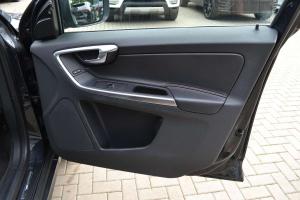 Pelēks Volvo XC60 2014 Viļņa, ar dzinēja tilpumu 2.40 L un nobraukumu 144 tūkst. km par 12900 €, foto 18 vietnē AUTOMOTO.COM.LV