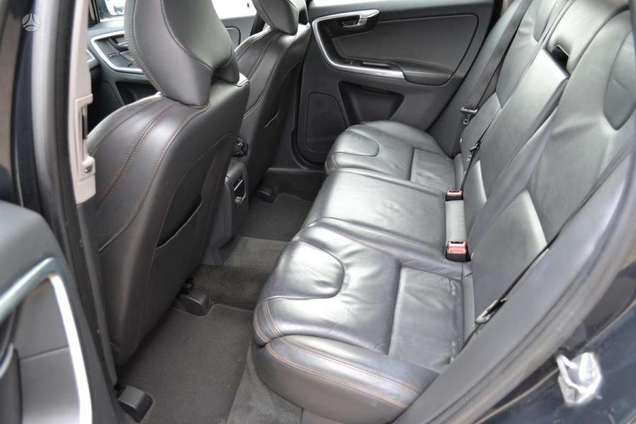 Pelēks Volvo XC60 2014 Viļņa, ar dzinēja tilpumu 2.40 L un nobraukumu 144 tūkst. km par 12900 €, foto 21 vietnē AUTOMOTO.COM.LV