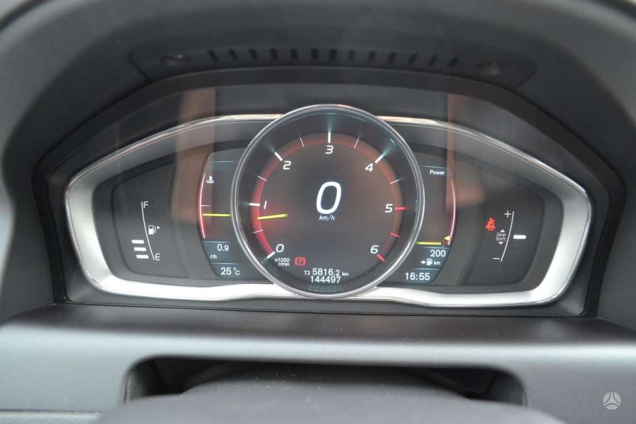 Pelēks Volvo XC60 2014 Viļņa, ar dzinēja tilpumu 2.40 L un nobraukumu 144 tūkst. km par 12900 €, foto 24 vietnē AUTOMOTO.COM.LV