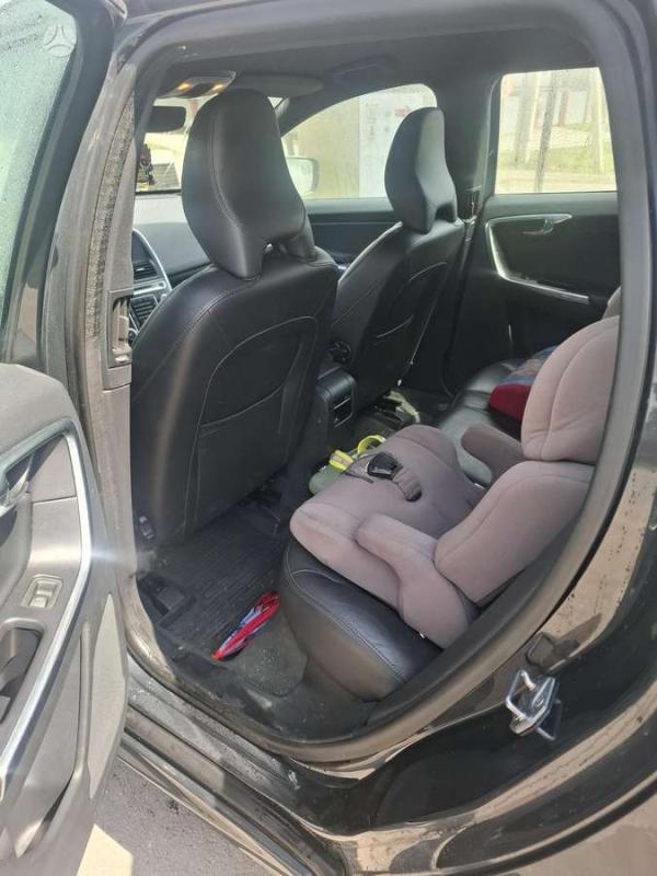 Pelēks Volvo XC60 2014 Kauņa, ar dzinēja tilpumu 1.97 L un nobraukumu 285 tūkst. km par 9000 €, foto 7 vietnē AUTOMOTO.COM.LV