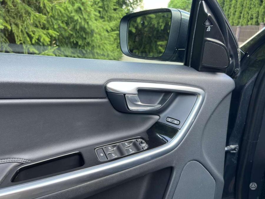 Pelēks Volvo XC60 2014 Viļņa, ar dzinēja tilpumu 3.00 L un nobraukumu 191 tūkst. km par 8900 €, foto 16 vietnē AUTOMOTO.COM.LV