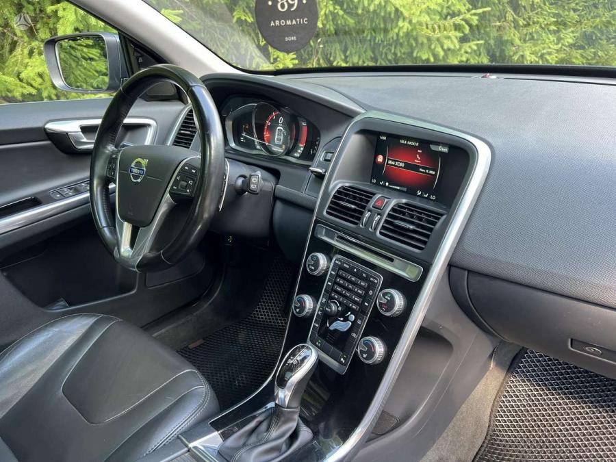 Pelēks Volvo XC60 2014 Viļņa, ar dzinēja tilpumu 3.00 L un nobraukumu 191 tūkst. km par 8900 €, foto 20 vietnē AUTOMOTO.COM.LV