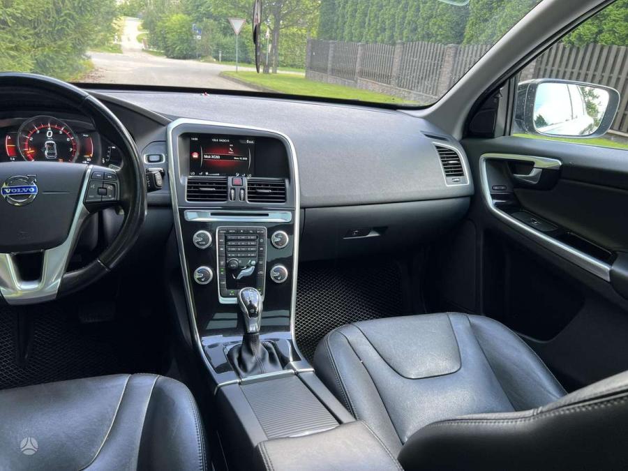 Pelēks Volvo XC60 2014 Viļņa, ar dzinēja tilpumu 3.00 L un nobraukumu 191 tūkst. km par 8900 €, foto 21 vietnē AUTOMOTO.COM.LV