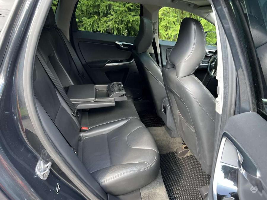 Pelēks Volvo XC60 2014 Viļņa, ar dzinēja tilpumu 3.00 L un nobraukumu 191 tūkst. km par 8900 €, foto 24 vietnē AUTOMOTO.COM.LV