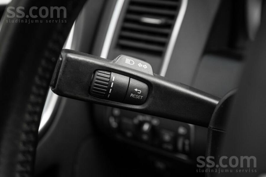 Pelēks Volvo XC60 2014 Rīga, ar dzinēja tilpumu 2.00 L un nobraukumu 179 tūkst. km par 10500 €, foto 16 vietnē AUTOMOTO.COM.LV