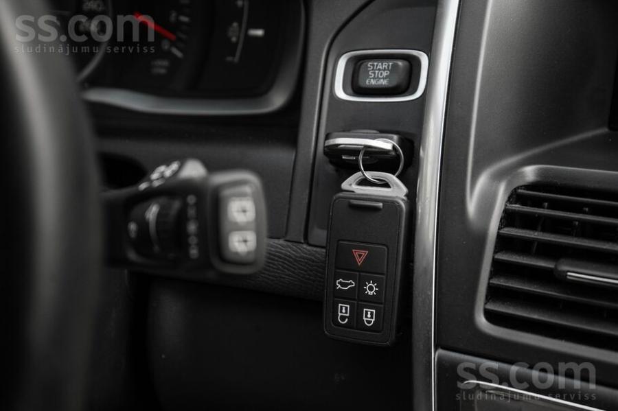 Pelēks Volvo XC60 2014 Rīga, ar dzinēja tilpumu 2.00 L un nobraukumu 179 tūkst. km par 10500 €, foto 22 vietnē AUTOMOTO.COM.LV