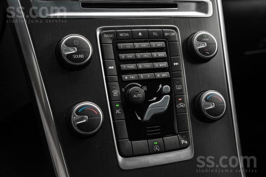 Pelēks Volvo XC60 2014 Rīga, ar dzinēja tilpumu 2.00 L un nobraukumu 179 tūkst. km par 10500 €, foto 24 vietnē AUTOMOTO.COM.LV