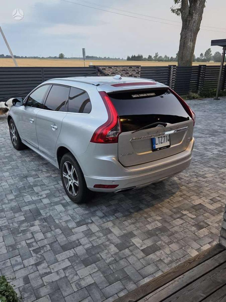 Grey Volvo XC60 2014 in Ukmerge, with an engine capacity of 2.95 L and mileage of 274 thousand km for 10500 €, photo 3 on AUTOMOTO.COM.LV