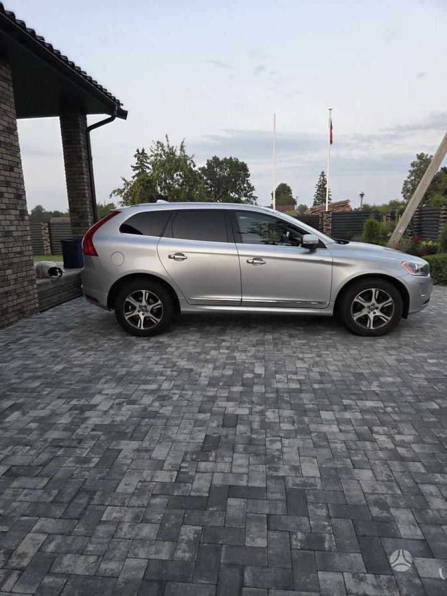 Grey Volvo XC60 2014 in Ukmerge, with an engine capacity of 2.95 L and mileage of 274 thousand km for 10500 €, photo 7 on AUTOMOTO.COM.LV
