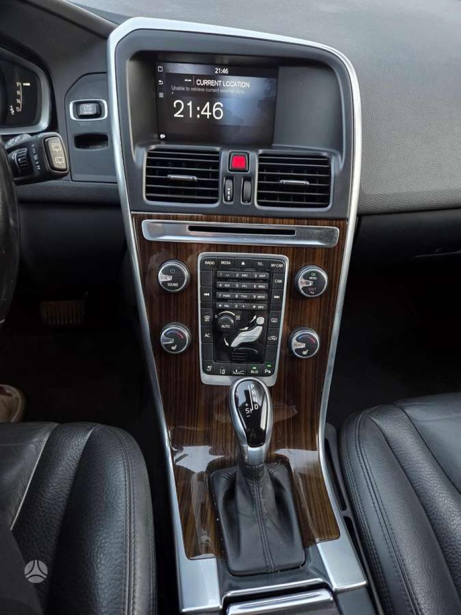 Grey Volvo XC60 2014 in Ukmerge, with an engine capacity of 2.95 L and mileage of 274 thousand km for 10500 €, photo 11 on AUTOMOTO.COM.LV