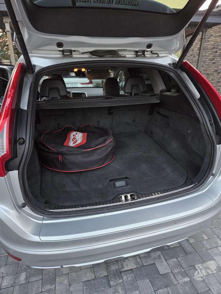 Grey Volvo XC60 2014 in Ukmerge, with an engine capacity of 2.95 L and mileage of 274 thousand km for 10500 €, photo 12 on AUTOMOTO.COM.LV