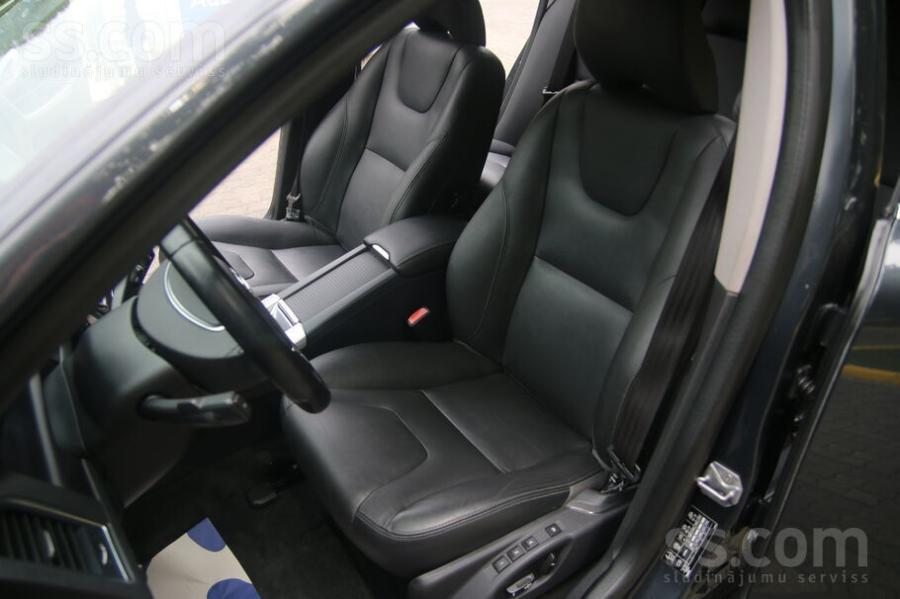 Grey Volvo XC60 2014 in Riga, with an engine capacity of 2.00 L and mileage of 255 thousand km for 10890 €, photo 9 on AUTOMOTO.COM.LV