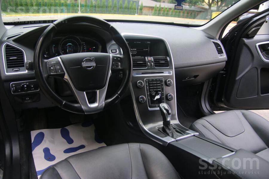 Grey Volvo XC60 2014 in Riga, with an engine capacity of 2.00 L and mileage of 255 thousand km for 10890 €, photo 10 on AUTOMOTO.COM.LV