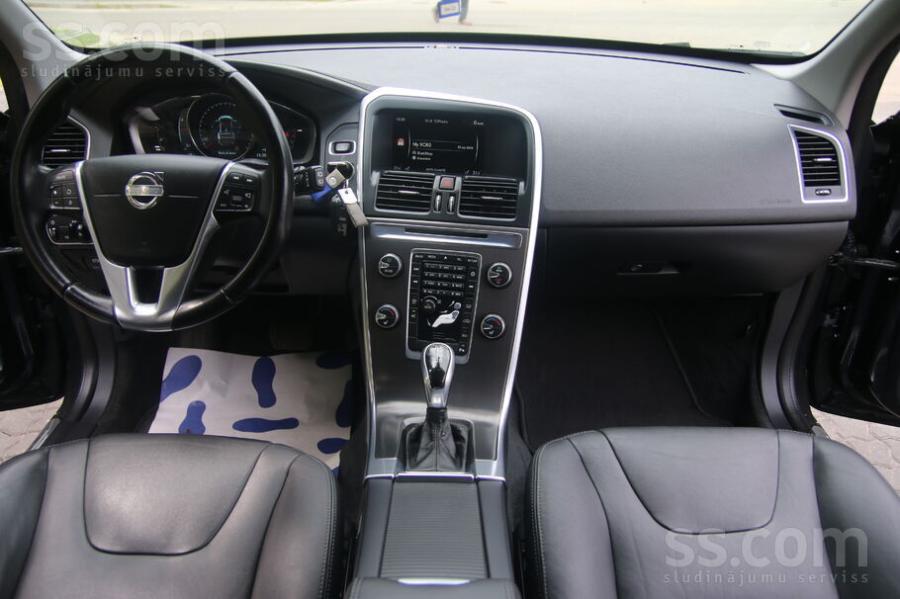Grey Volvo XC60 2014 in Riga, with an engine capacity of 2.00 L and mileage of 255 thousand km for 10890 €, photo 11 on AUTOMOTO.COM.LV
